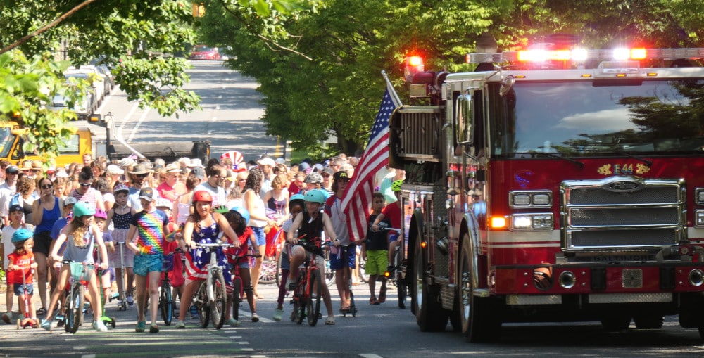 City Walks – Independence Day Parade! – DeadSplinter